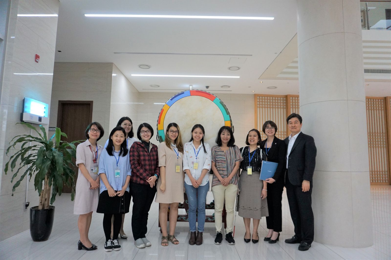 MGL students of 2rd year visited Korea Foundation Ha Noi office ...