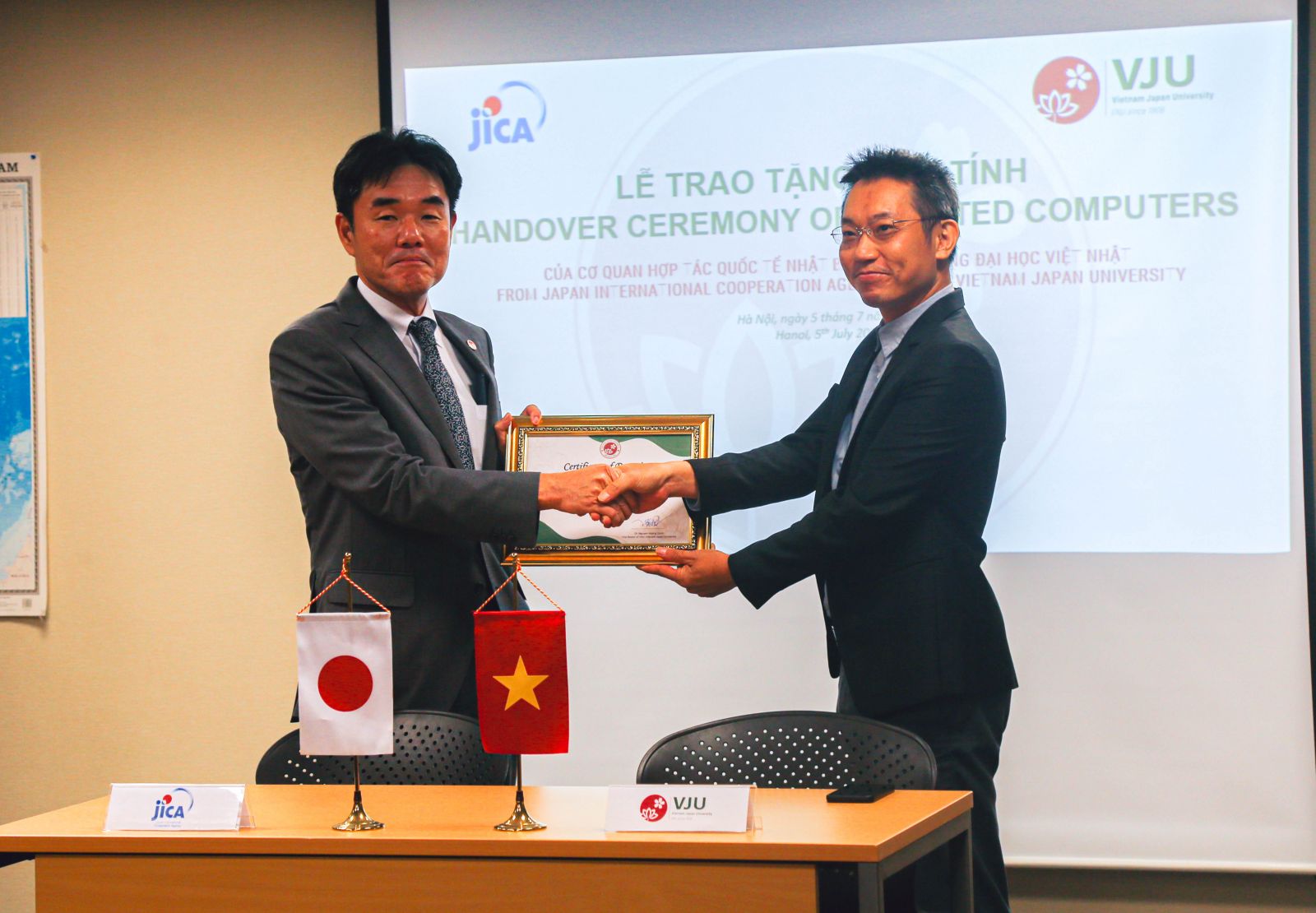 VNU Vietnam Japan University (VJU) received a donation of 67 PCs from ...