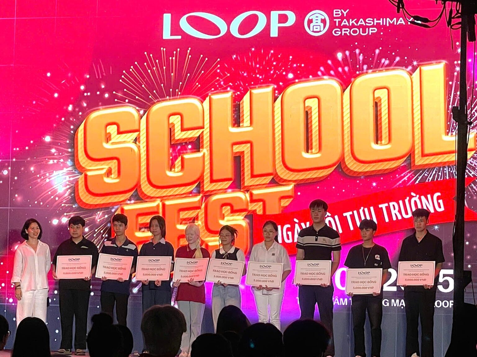 HAI SINH VIÊN TRƯỜNG ĐẠI HỌC VIỆT NHẬT NHẬN HỌC BỔNG THE LOOP - Vietnam ...