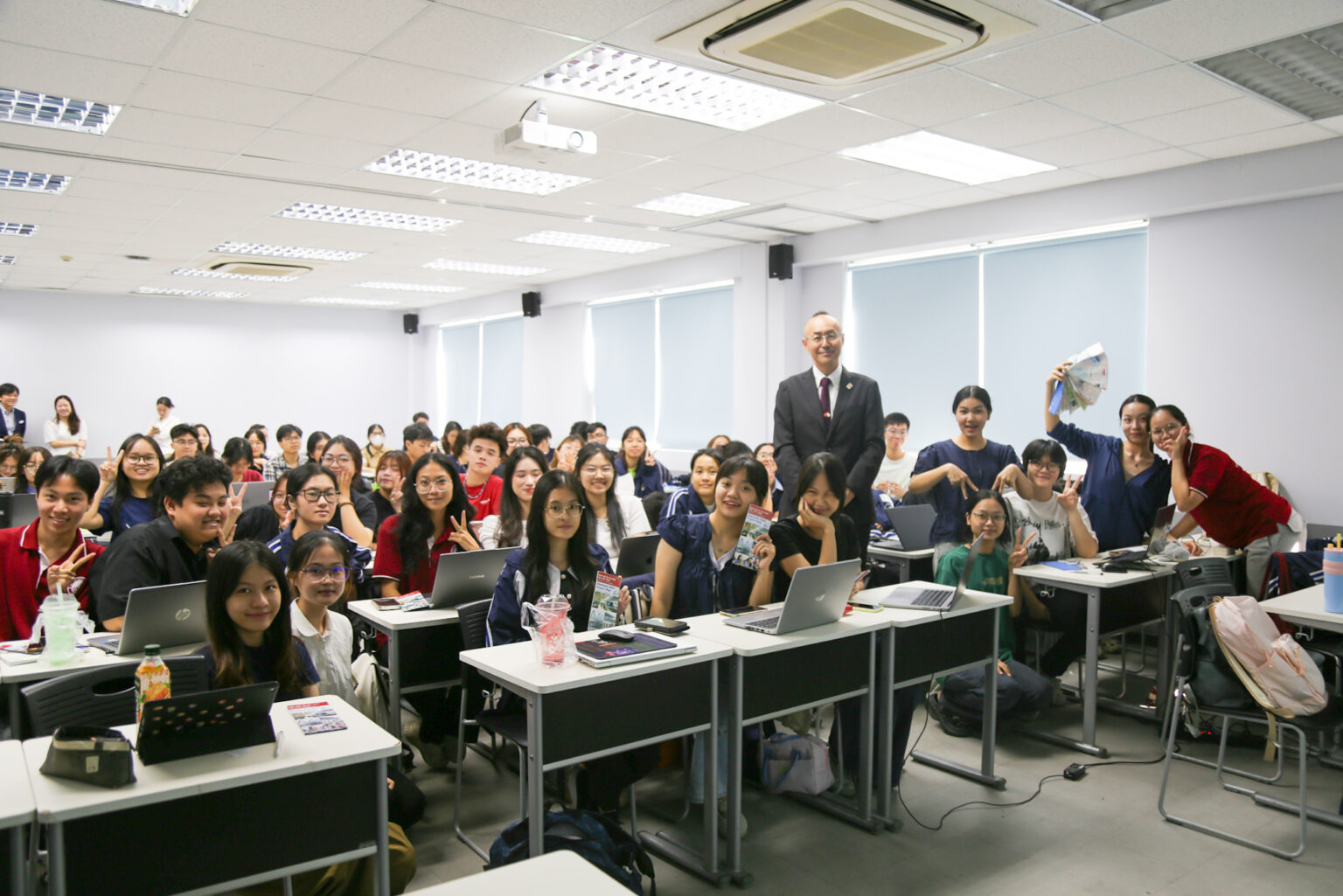 SINH VIÊN VJU TÌM HIỂU VỀ VỐN ODA CÙNG ĐẠI DIỆN JICA VIỆT NAM - Vietnam ...